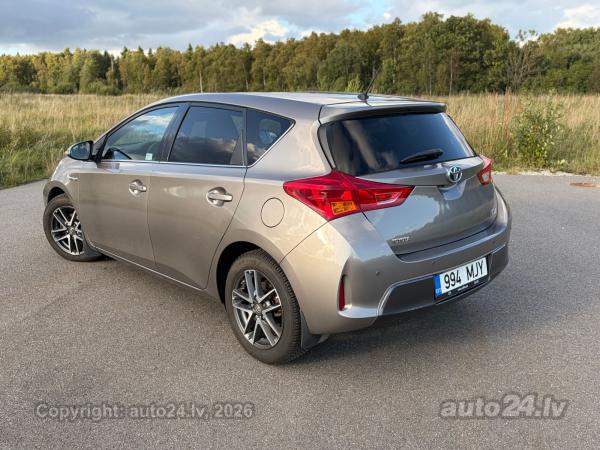 Beige Toyota Auris 2015 in Tallinn, with an engine capacity of 1.80 L and mileage of 121 thousand km for 10500 €, photo 4 on AUTOMOTO.COM.LV