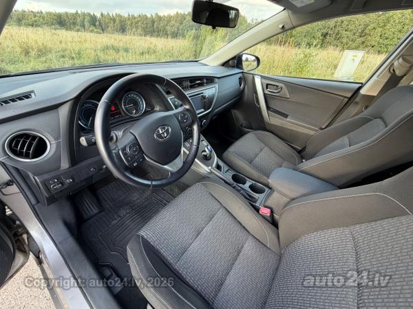 Beige Toyota Auris 2015 in Tallinn, with an engine capacity of 1.80 L and mileage of 121 thousand km for 10500 €, photo 7 on AUTOMOTO.COM.LV