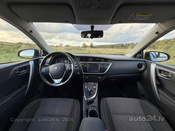 Beige Toyota Auris 2015 in Tallinn, with an engine capacity of 1.80 L and mileage of 121 thousand km for 10500 €, photo 8 on AUTOMOTO.COM.LV