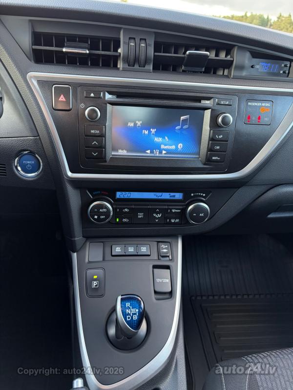 Beige Toyota Auris 2015 in Tallinn, with an engine capacity of 1.80 L and mileage of 121 thousand km for 10500 €, photo 10 on AUTOMOTO.COM.LV