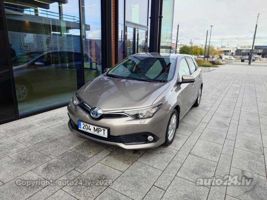 Beige Toyota Auris 2016 in Tallinn, with an engine capacity of 1.80 L and mileage of 202 thousand km for 8900 €, photo 1 on AUTOMOTO.COM.LV