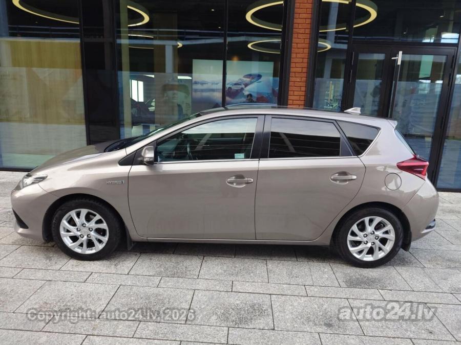 Beige Toyota Auris 2016 in Tallinn, with an engine capacity of 1.80 L and mileage of 202 thousand km for 8900 €, photo 4 on AUTOMOTO.COM.LV