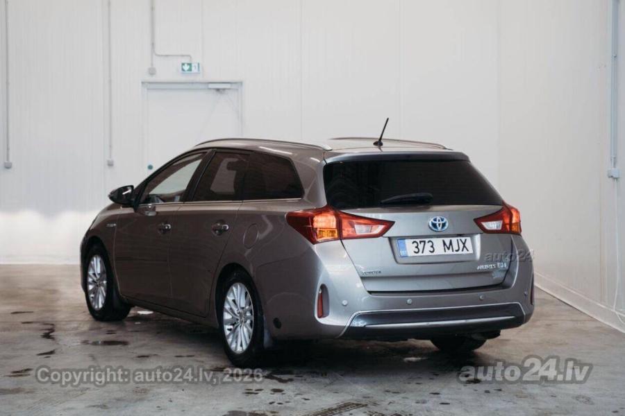 Smilšu krāsa Toyota Auris 2015 Tallina, ar dzinēja tilpumu 1.80 L un nobraukumu 199 tūkst. km par 8990 €, foto 3 vietnē AUTOMOTO.COM.LV