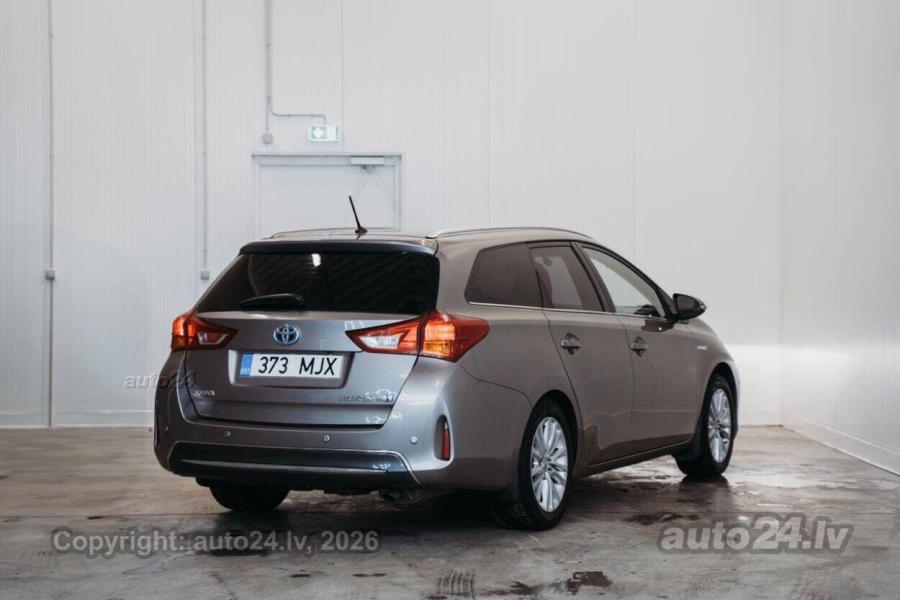 Smilšu krāsa Toyota Auris 2015 Tallina, ar dzinēja tilpumu 1.80 L un nobraukumu 199 tūkst. km par 8990 €, foto 4 vietnē AUTOMOTO.COM.LV