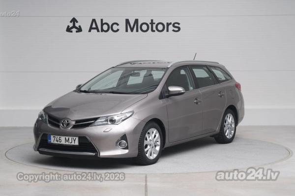 Smilšu krāsa Toyota Auris 2015 Tallina, ar dzinēja tilpumu 1.60 L un nobraukumu 148 tūkst. km par 9900 €, foto 1 vietnē AUTOMOTO.COM.LV