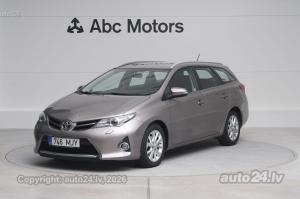 Beige Toyota Auris 2015 in Tallinn, with an engine capacity of 1.60 L and mileage of 148 thousand km for 9900 €, photo  on AUTOMOTO.COM.LV