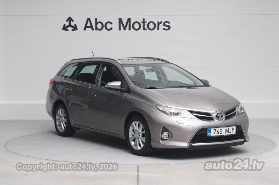 Smilšu krāsa Toyota Auris 2015 Tallina, ar dzinēja tilpumu 1.60 L un nobraukumu 148 tūkst. km par 9900 €, foto 3 vietnē AUTOMOTO.COM.LV