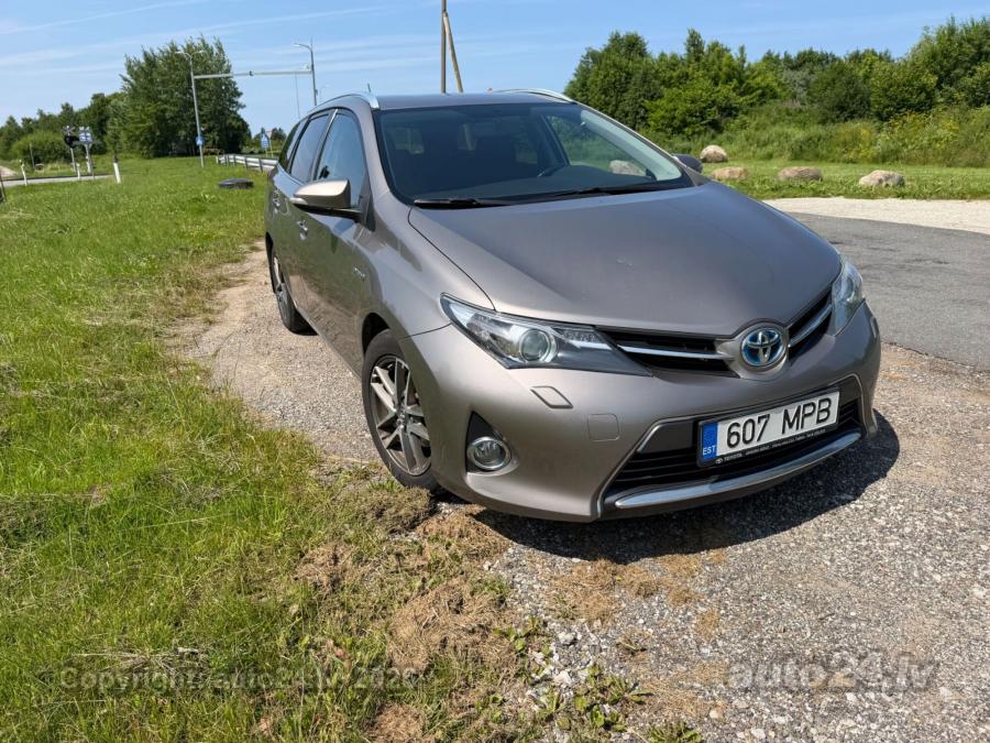 Smilšu krāsa Toyota Auris 2015 Tallina, ar dzinēja tilpumu 1.80 L un nobraukumu 299 tūkst. km par 6200 €, foto 1 vietnē AUTOMOTO.COM.LV