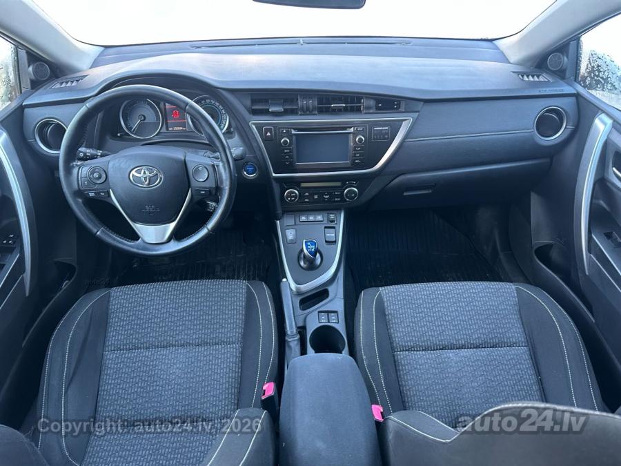 Smilšu krāsa Toyota Auris 2015 Tallina, ar dzinēja tilpumu 1.80 L un nobraukumu 299 tūkst. km par 6200 €, foto 7 vietnē AUTOMOTO.COM.LV