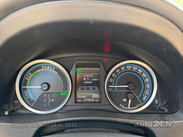 Beige Toyota Auris 2015 in Tallinn, with an engine capacity of 1.80 L and mileage of 299 thousand km for 6200 €, photo 7 on AUTOMOTO.COM.LV