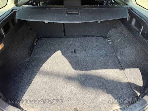 Beige Toyota Auris 2015 in Tallinn, with an engine capacity of 1.80 L and mileage of 299 thousand km for 6200 €, photo 9 on AUTOMOTO.COM.LV