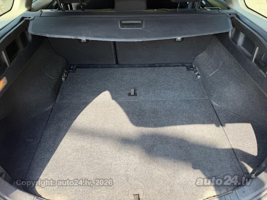 Smilšu krāsa Toyota Auris 2015 Tallina, ar dzinēja tilpumu 1.80 L un nobraukumu 299 tūkst. km par 6200 €, foto 10 vietnē AUTOMOTO.COM.LV