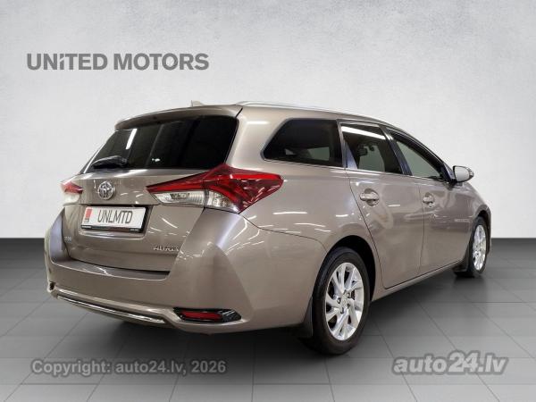 Smilšu krāsa Toyota Auris 2016 Tallina, ar dzinēja tilpumu 1.60 L un nobraukumu 172 tūkst. km par 9990 €, foto 2 vietnē AUTOMOTO.COM.LV