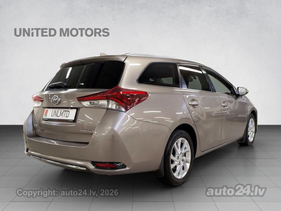 Smilšu krāsa Toyota Auris 2016 Tallina, ar dzinēja tilpumu 1.60 L un nobraukumu 172 tūkst. km par 9990 €, foto 3 vietnē AUTOMOTO.COM.LV