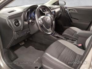 Smilšu krāsa Toyota Auris 2016 Tallina, ar dzinēja tilpumu 1.60 L un nobraukumu 172 tūkst. km par 9990 €, foto 4 vietnē AUTOMOTO.COM.LV