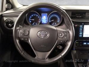 Smilšu krāsa Toyota Auris 2016 Tallina, ar dzinēja tilpumu 1.60 L un nobraukumu 172 tūkst. km par 9990 €, foto 5 vietnē AUTOMOTO.COM.LV