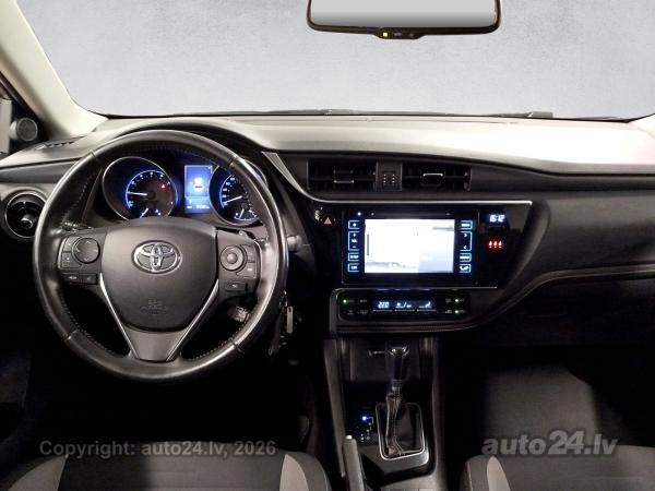 Smilšu krāsa Toyota Auris 2016 Tallina, ar dzinēja tilpumu 1.60 L un nobraukumu 172 tūkst. km par 9990 €, foto 5 vietnē AUTOMOTO.COM.LV