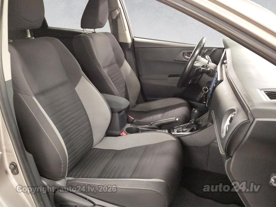 Smilšu krāsa Toyota Auris 2016 Tallina, ar dzinēja tilpumu 1.60 L un nobraukumu 172 tūkst. km par 9990 €, foto 7 vietnē AUTOMOTO.COM.LV
