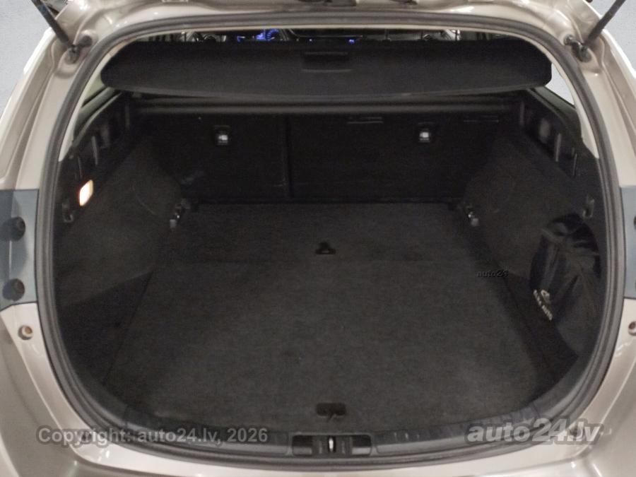 Smilšu krāsa Toyota Auris 2016 Tallina, ar dzinēja tilpumu 1.60 L un nobraukumu 172 tūkst. km par 9990 €, foto 9 vietnē AUTOMOTO.COM.LV