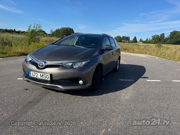 Beige Toyota Auris 2019 in Tallinn, with an engine capacity of 1.60 L and mileage of 105 thousand km for 11750 €, photo 2 on AUTOMOTO.COM.LV