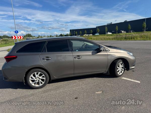Beige Toyota Auris 2019 in Tallinn, with an engine capacity of 1.60 L and mileage of 105 thousand km for 11750 €, photo 5 on AUTOMOTO.COM.LV