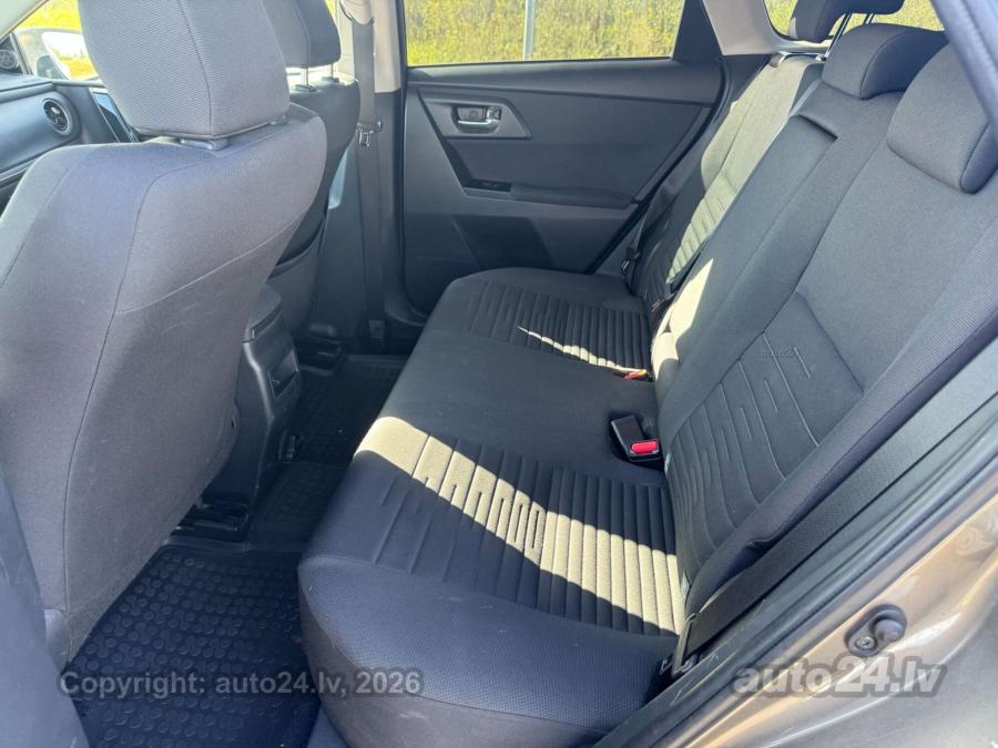 Smilšu krāsa Toyota Auris 2019 Tallina, ar dzinēja tilpumu 1.60 L un nobraukumu 105 tūkst. km par 11750 €, foto 9 vietnē AUTOMOTO.COM.LV