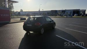 Black Toyota Auris 2007 in Riga, with an engine capacity of 2.20 L and mileage of 277 thousand km for 2150 €, photo 4 on AUTOMOTO.COM.LV