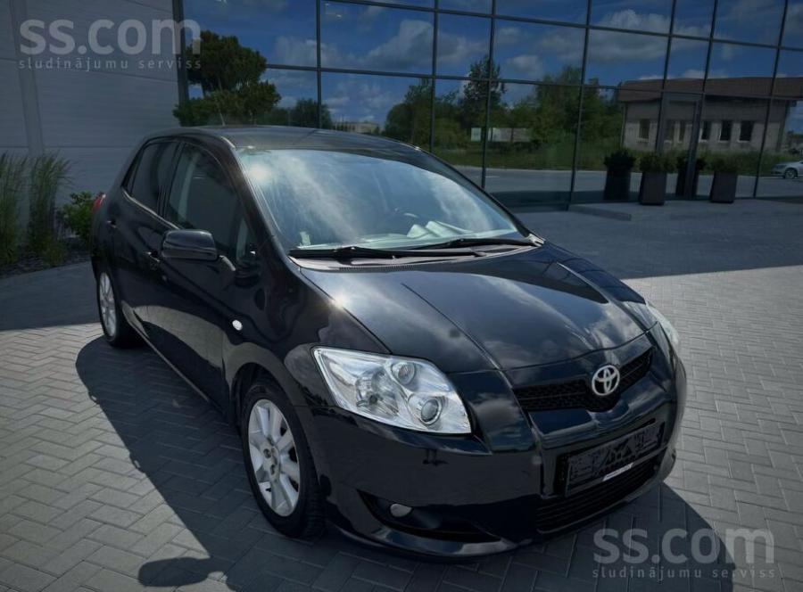 Melns Toyota Auris 2004 Viļņa, ar dzinēja tilpumu 1.40 L un nobraukumu 217 tūkst. km par 4299 €, foto 1 vietnē AUTOMOTO.COM.LV