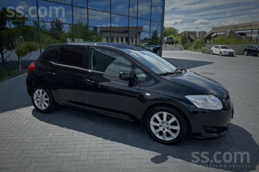 Melns Toyota Auris 2004 Viļņa, ar dzinēja tilpumu 1.40 L un nobraukumu 217 tūkst. km par 4299 €, foto 2 vietnē AUTOMOTO.COM.LV