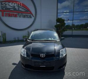 Melns Toyota Auris 2004 Viļņa, ar dzinēja tilpumu 1.40 L un nobraukumu 217 tūkst. km par 4299 €, foto 3 vietnē AUTOMOTO.COM.LV