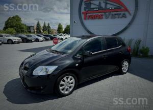 Melns Toyota Auris 2004 Viļņa, ar dzinēja tilpumu 1.40 L un nobraukumu 217 tūkst. km par 4299 €, foto 4 vietnē AUTOMOTO.COM.LV