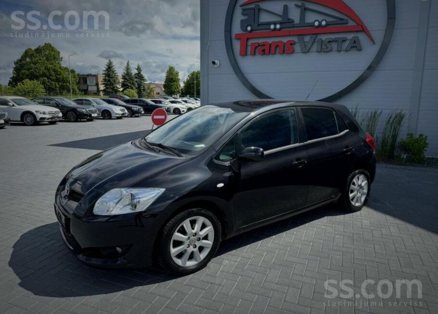 Melns Toyota Auris 2004 Viļņa, ar dzinēja tilpumu 1.40 L un nobraukumu 217 tūkst. km par 4299 €, foto 4 vietnē AUTOMOTO.COM.LV