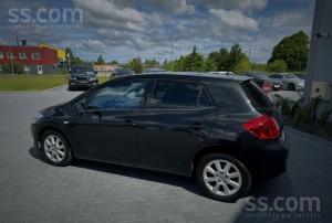 Melns Toyota Auris 2004 Viļņa, ar dzinēja tilpumu 1.40 L un nobraukumu 217 tūkst. km par 4299 €, foto 6 vietnē AUTOMOTO.COM.LV