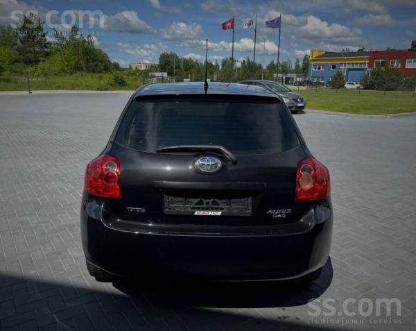Melns Toyota Auris 2004 Viļņa, ar dzinēja tilpumu 1.40 L un nobraukumu 217 tūkst. km par 4299 €, foto 8 vietnē AUTOMOTO.COM.LV