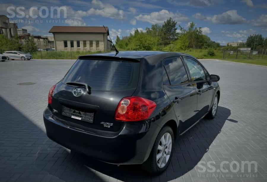 Melns Toyota Auris 2004 Viļņa, ar dzinēja tilpumu 1.40 L un nobraukumu 217 tūkst. km par 4299 €, foto 9 vietnē AUTOMOTO.COM.LV