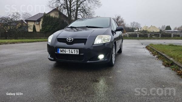 Melns Toyota Auris 2007 Rīga, ar dzinēja tilpumu 2.00 L un nobraukumu 253 tūkst. km par 2950 €, foto 1 vietnē AUTOMOTO.COM.LV