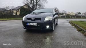 Melns Toyota Auris 2007 Rīga, ar dzinēja tilpumu 2.00 L un nobraukumu 253 tūkst. km par 2950 €, foto 1 vietnē AUTOMOTO.COM.LV