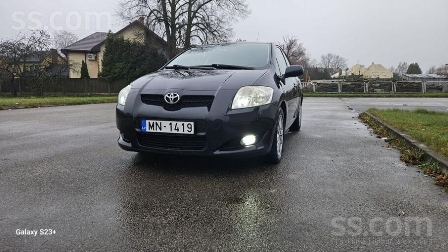 Melns Toyota Auris 2007 Rīga, ar dzinēja tilpumu 2.00 L un nobraukumu 253 tūkst. km par 2950 €, foto 1 vietnē AUTOMOTO.COM.LV