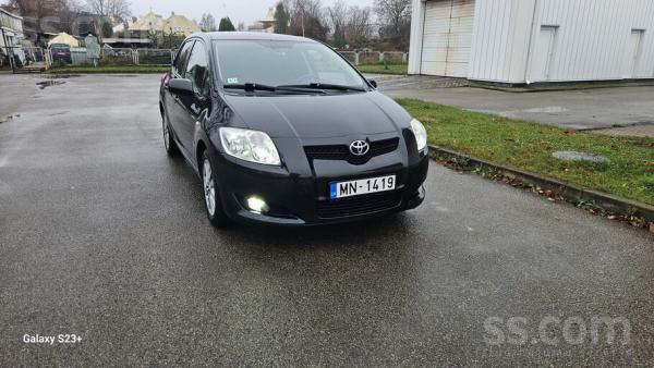 Melns Toyota Auris 2007 Rīga, ar dzinēja tilpumu 2.00 L un nobraukumu 253 tūkst. km par 2950 €, foto 2 vietnē AUTOMOTO.COM.LV