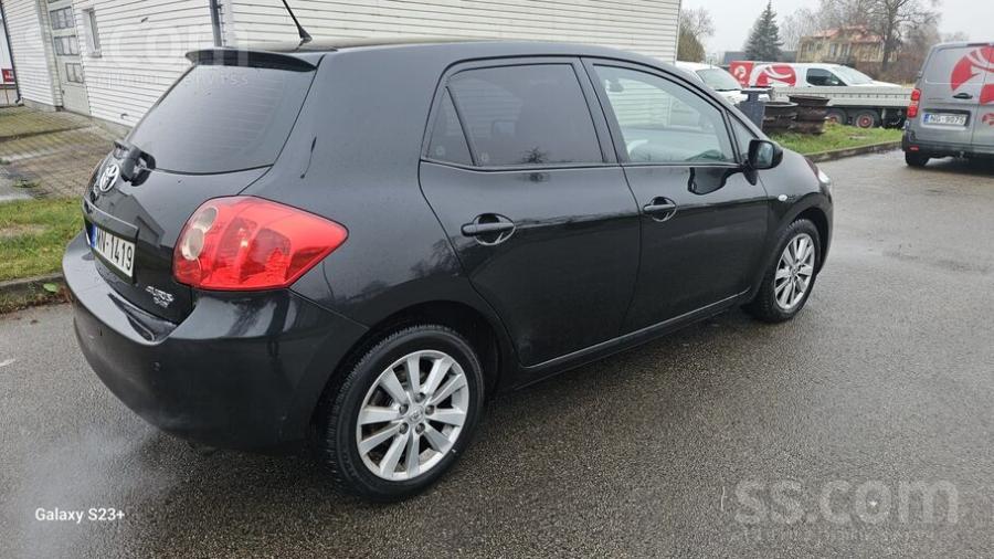 Melns Toyota Auris 2007 Rīga, ar dzinēja tilpumu 2.00 L un nobraukumu 253 tūkst. km par 2950 €, foto 3 vietnē AUTOMOTO.COM.LV
