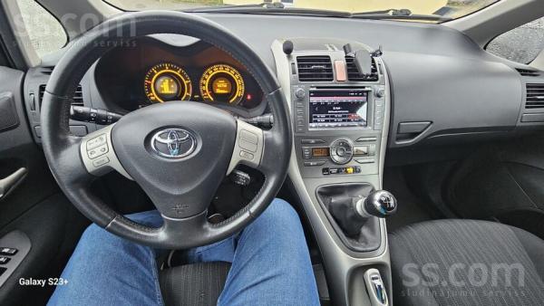 Melns Toyota Auris 2007 Rīga, ar dzinēja tilpumu 2.00 L un nobraukumu 253 tūkst. km par 2950 €, foto 5 vietnē AUTOMOTO.COM.LV