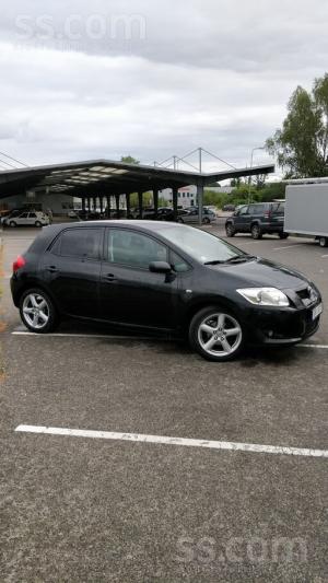 Black Toyota Auris 2007 in Riga, with an engine capacity of 1.60 L and mileage of 228 thousand km for 3300 €, photo 2 on AUTOMOTO.COM.LV