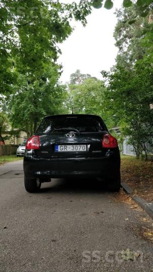 Black Toyota Auris 2007 in Riga, with an engine capacity of 1.60 L and mileage of 228 thousand km for 3300 €, photo 3 on AUTOMOTO.COM.LV