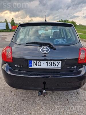 Black Toyota Auris 2007 in Daugavpils, with an engine capacity of 2.00 L and mileage of 268 thousand km for 1850 €, photo 8 on AUTOMOTO.COM.LV