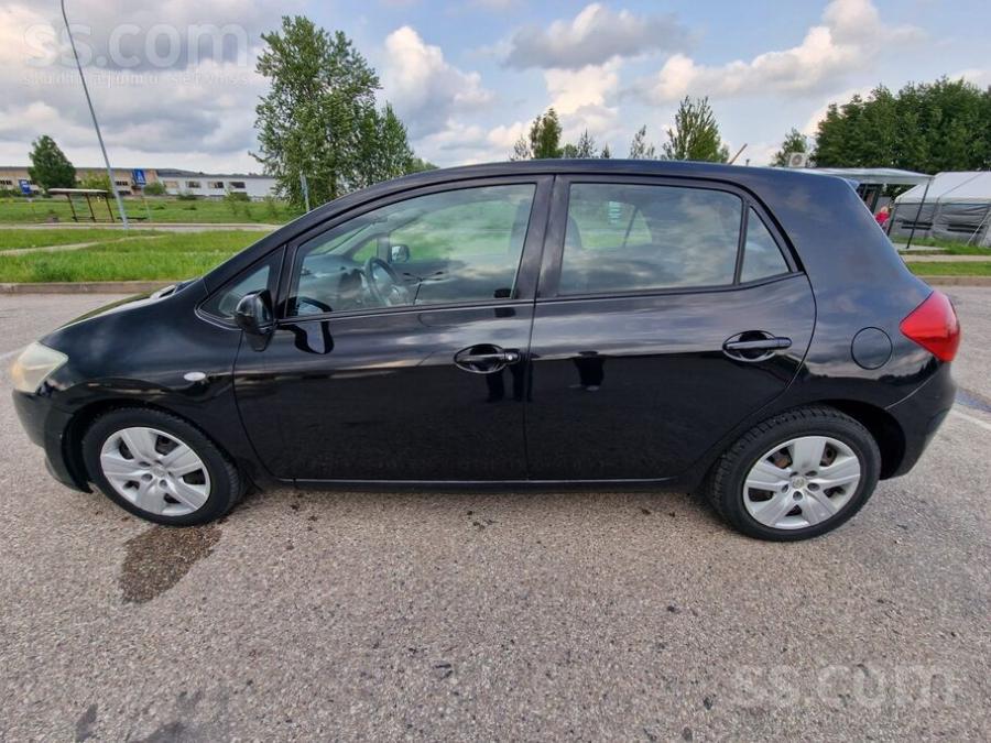 Black Toyota Auris 2007 in Daugavpils, with an engine capacity of 2.00 L and mileage of 268 thousand km for 1850 €, photo 9 on AUTOMOTO.COM.LV