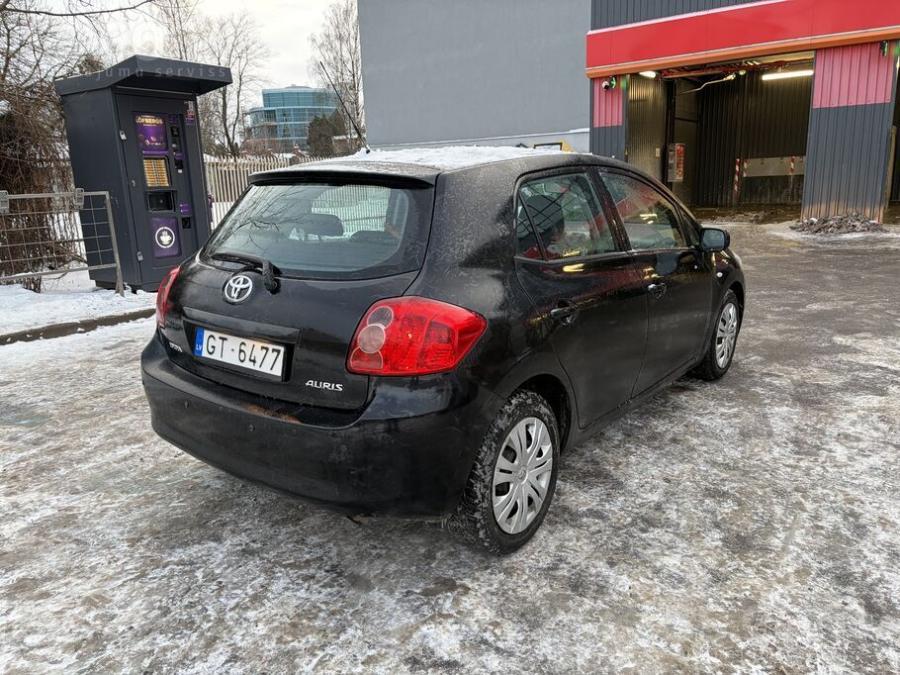 Melns Toyota Auris 2007 Rīga, ar dzinēja tilpumu 1.60 L un nobraukumu 194 tūkst. km par 3100 €, foto 3 vietnē AUTOMOTO.COM.LV
