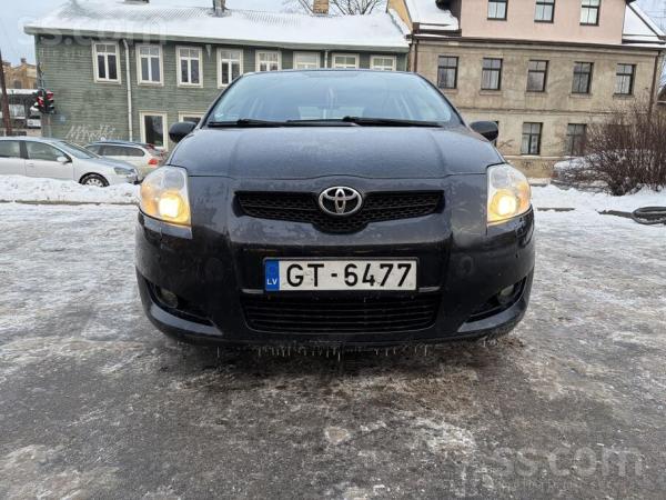 Black Toyota Auris 2007 in Riga, with an engine capacity of 1.60 L and mileage of 194 thousand km for 3100 €, photo 4 on AUTOMOTO.COM.LV