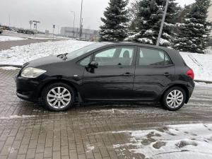 Black Toyota Auris 2007 in Vilnius, with an engine capacity of 1.60 L and mileage of 177 thousand km for 3300 €, photo 2 on AUTOMOTO.COM.LV