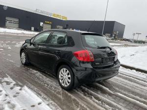 Black Toyota Auris 2007 in Vilnius, with an engine capacity of 1.60 L and mileage of 177 thousand km for 3300 €, photo 3 on AUTOMOTO.COM.LV