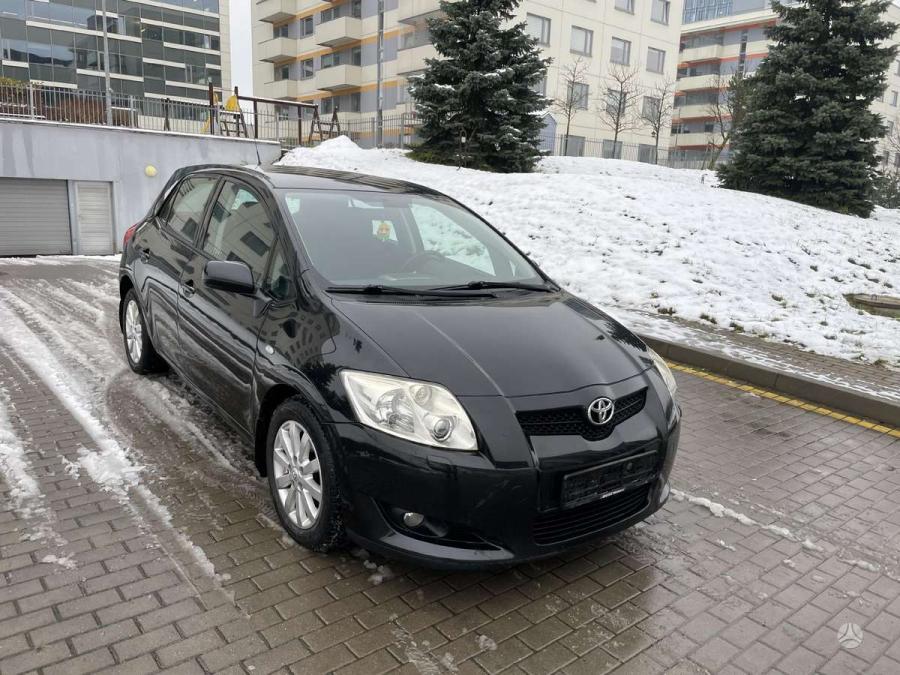 Black Toyota Auris 2007 in Vilnius, with an engine capacity of 1.60 L and mileage of 177 thousand km for 3300 €, photo 5 on AUTOMOTO.COM.LV